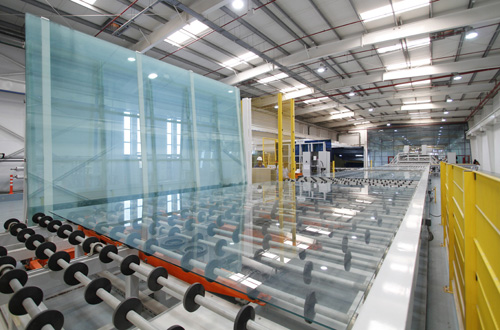 Emirates glass запускает производство самоочищающегося стекла.